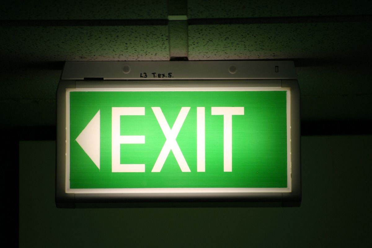 What Do Green Health and Safety Signs Indicate? | Arinite